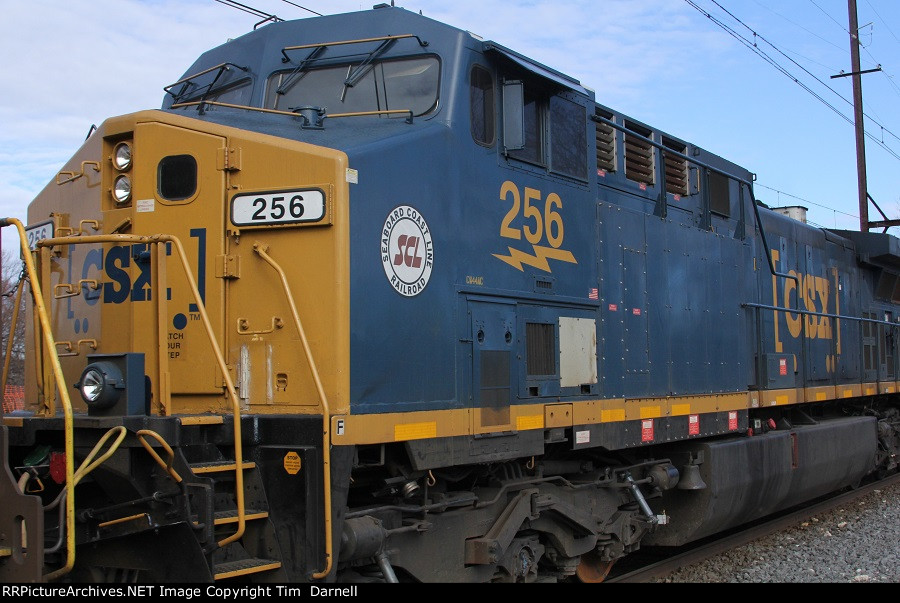 CSX 256 on Q404